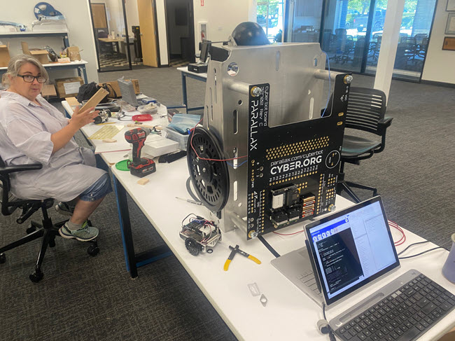Super-sized Cyber:bot Working Model Details - Parallax