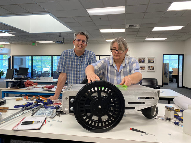 Super-sized Cyber:bot Working Model Details - Parallax